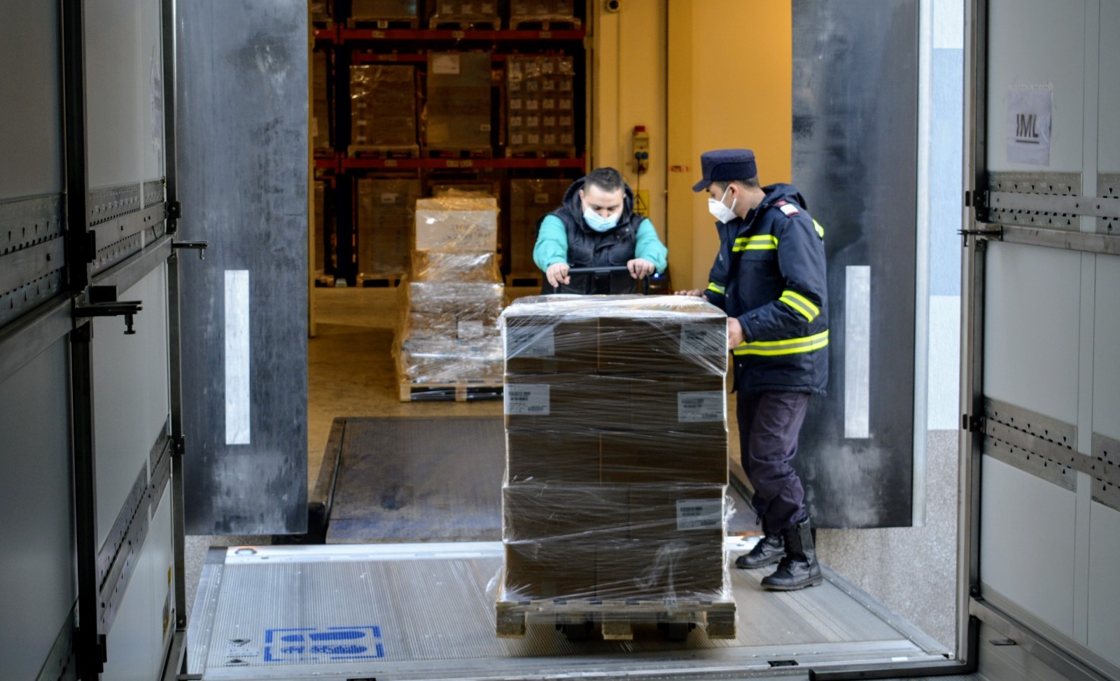 Terapia Cluj a donat peste 18.000 de cutii cu medicamente pentru ...