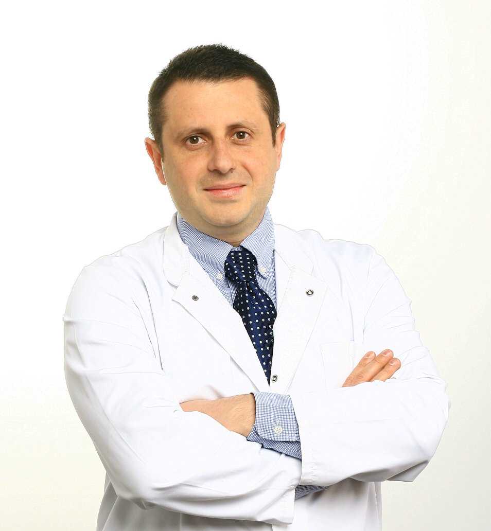 La Estetis Clinic din Oradea, dr. Șerban Porumb face operații de mărire ...