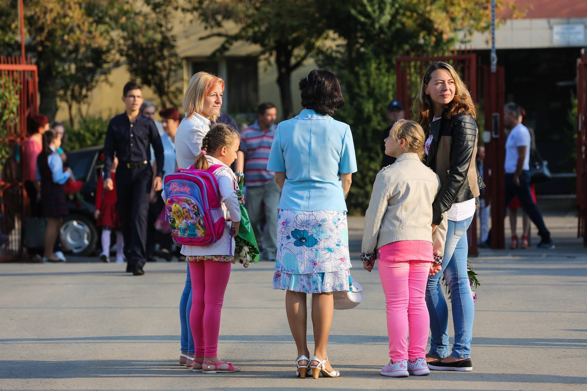 Părinții pot intra în școli și grădinițe luni, la festivitățile din ...