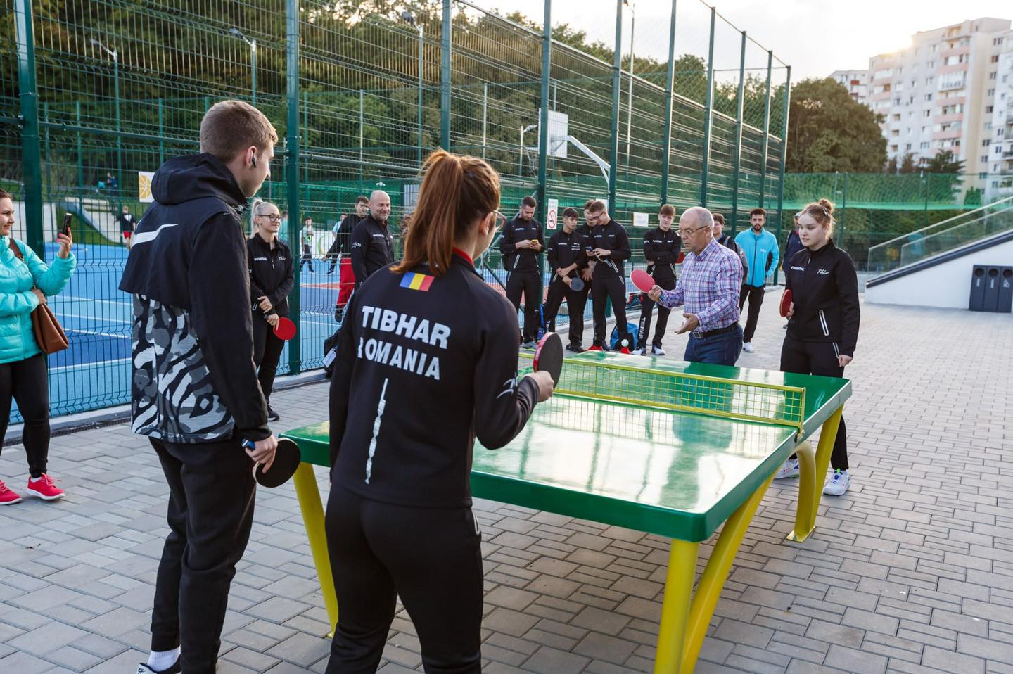 Emil Boc, antrenament cu „tricolorii” de la tenis de masă: „Moment de ...