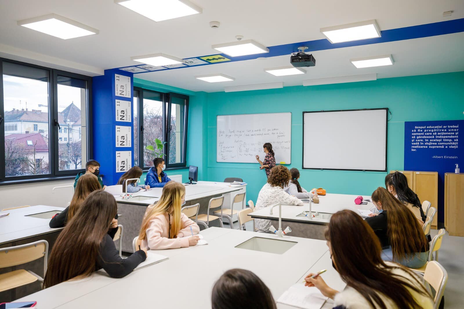 Zi liberă pentru elevi și profesori, în octombrie. Se sărbătorește Ziua ...