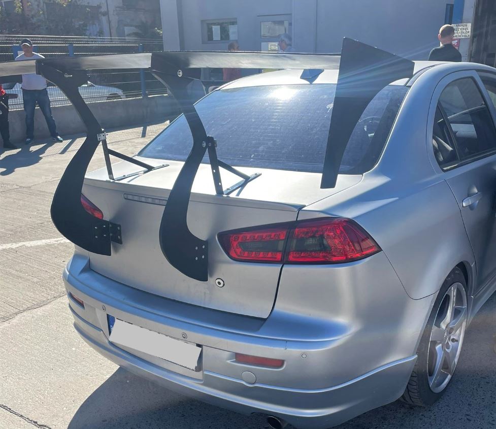 Un șofer i-a uimit pe inspectorii RAR: și-a improvizat propriul eleron ...