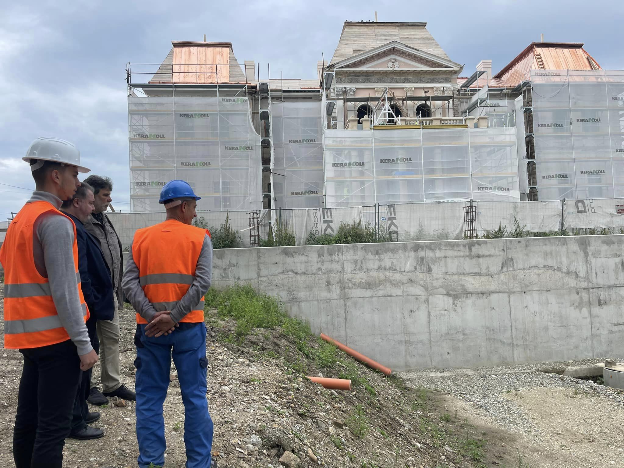 Castelul Banffy de la Răscruci, plin de surprize! În curând încep ...