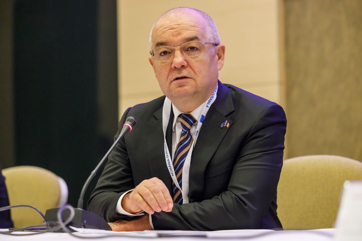 Emil Boc, despre banii cheltuiți pentru iluminatul festiv: „Nu facem ...