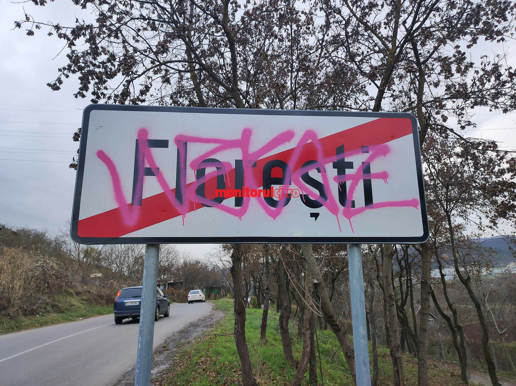 Plăcuța de la ieșirea din Florești de pe Centura de Nord, VANDALIZATĂ! FOTO