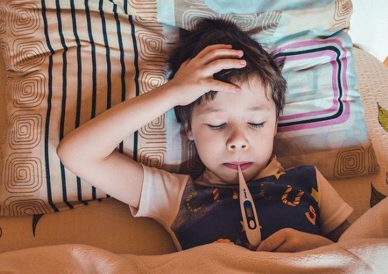 Ce să faci când copilul are o infecție respiratorie și când să-l duci ...