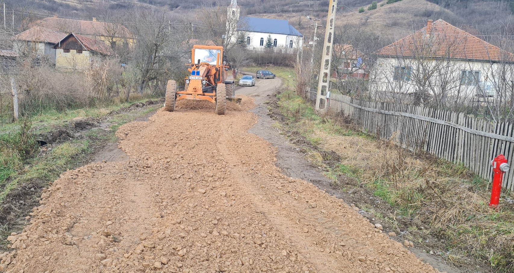 Drum județean de pământ „întreținut” de Consiliul Județean Cluj cu alt ...