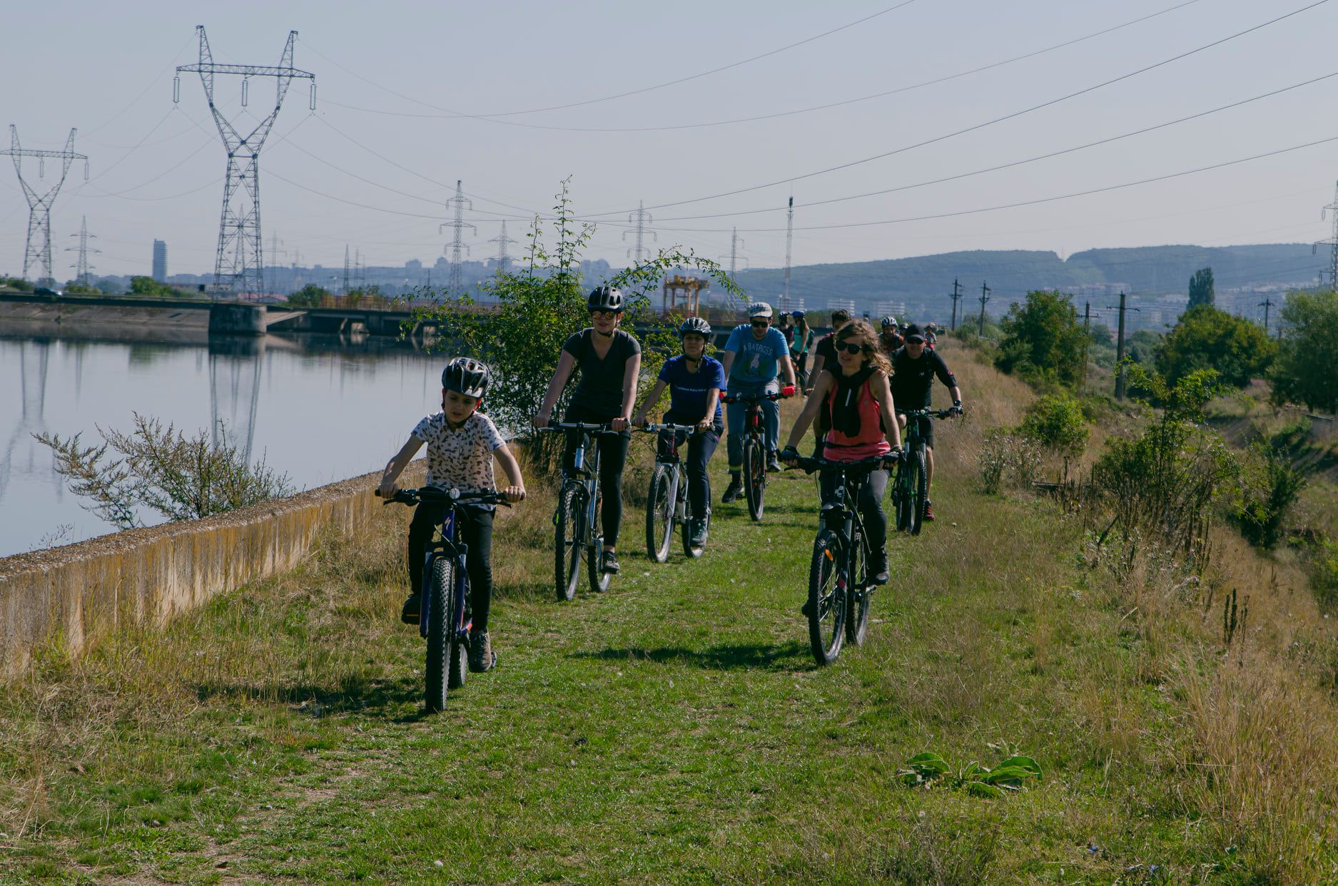 Culoar pe malul Someșului, de la Gilău la Apahida. O firmă „abonată” la ...