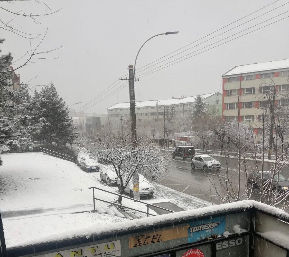 Iarna a revenit la Cluj! Orașul, acoperit de zăpadă