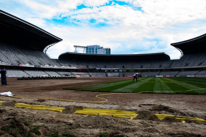 Lucrările la gazonul de pe Cluj Arena sunt aproape de a fi finalizate! FOTO