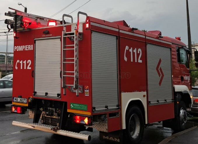 Un ACOPERIȘ a căzut într-o curte, în localitatea Buza (Cluj)! O ...