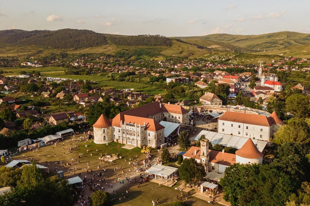 Nemții laudă „capitala” Cluj-Napoca pentru Untold și Electric Castle ...