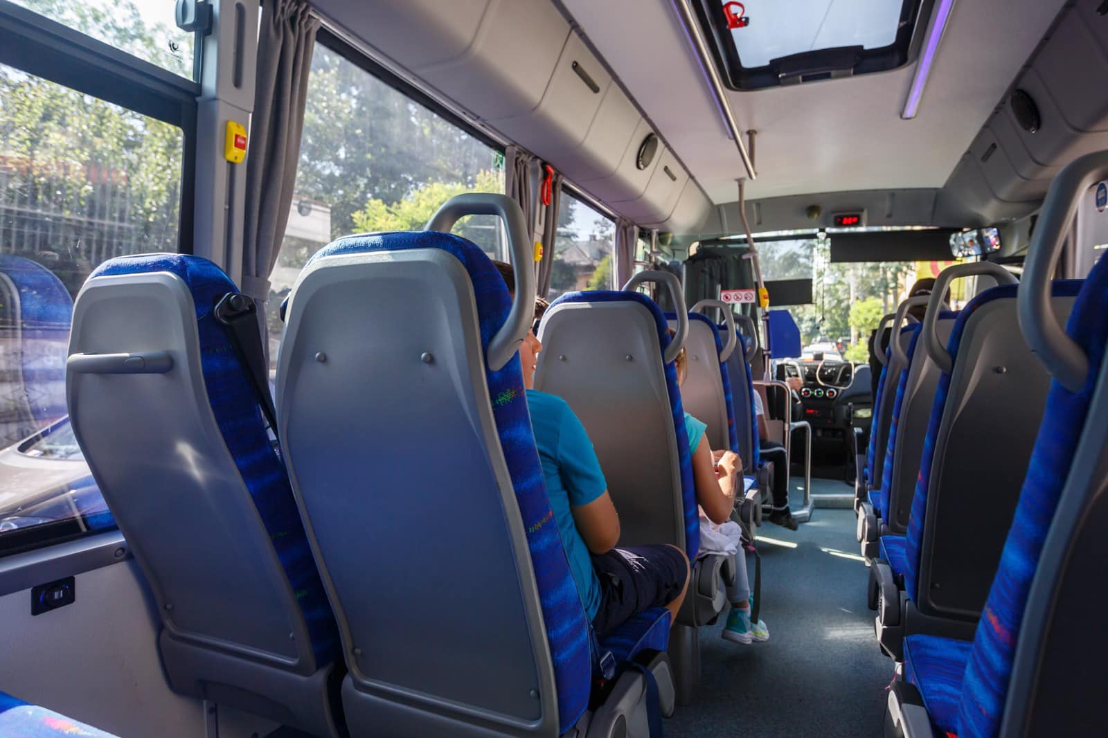 Transport public gratuit pentru preșcolarii din Pata Rât. 30 de copii ...