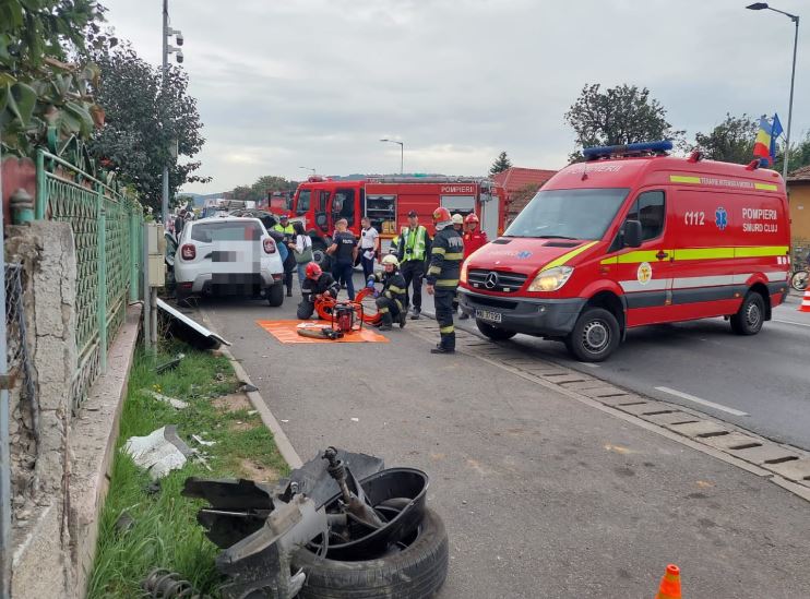 Accident rutier în Florești. Intervine descarcerarea și ambulanța SMURD