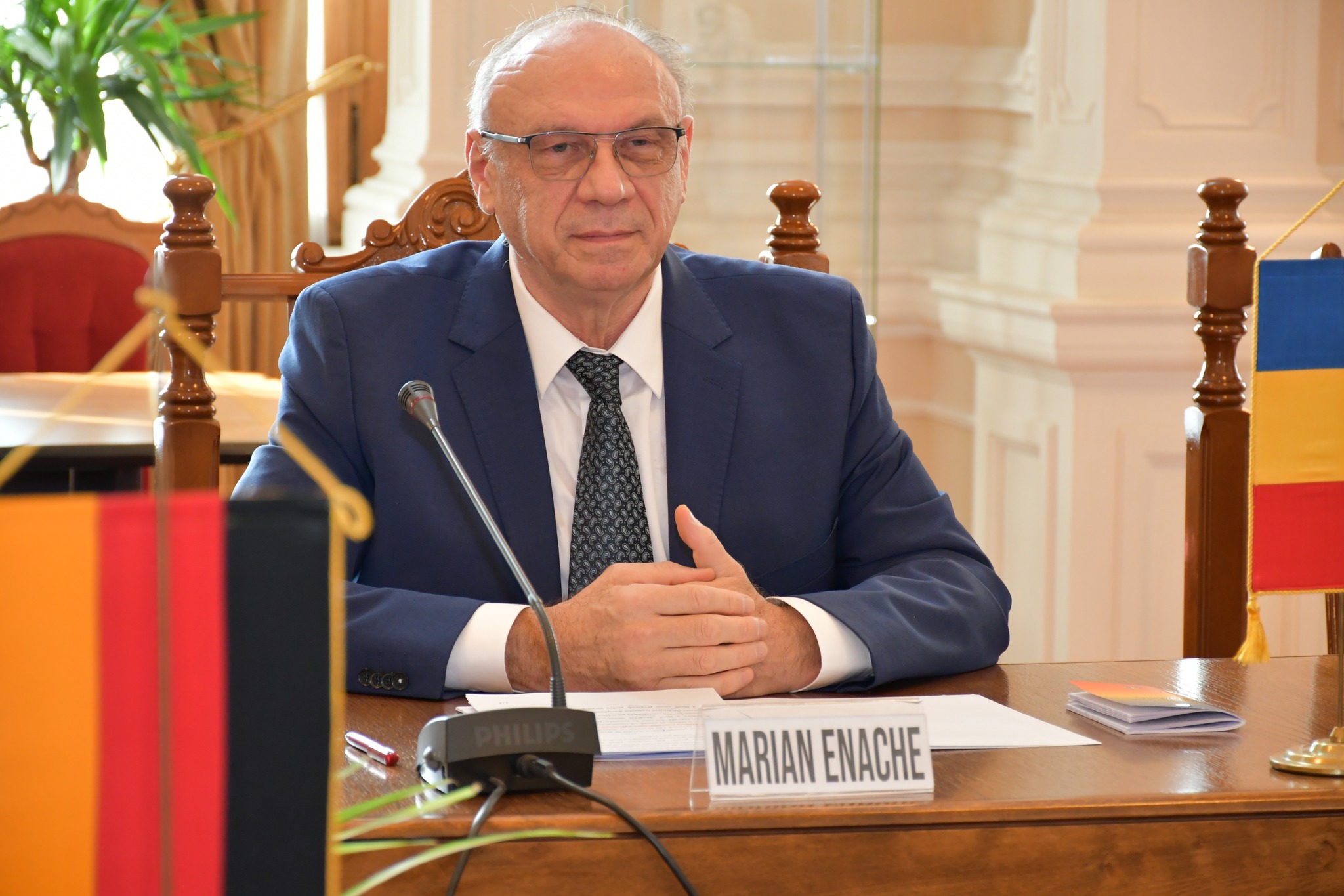 Viața de lux a șefului CCR: cheltuie 9.000 de euro lunar și îi mai ...