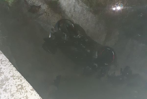 Accident în Bucea, Cluj! Un motociclist a căzut într-o râpă. Salvatorii ...