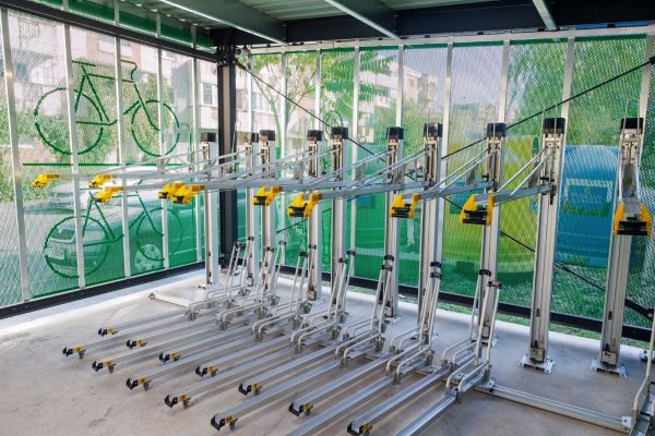 4 noi parcări acoperite pentru biciclete în Cluj-Napoca. Unde sunt ...