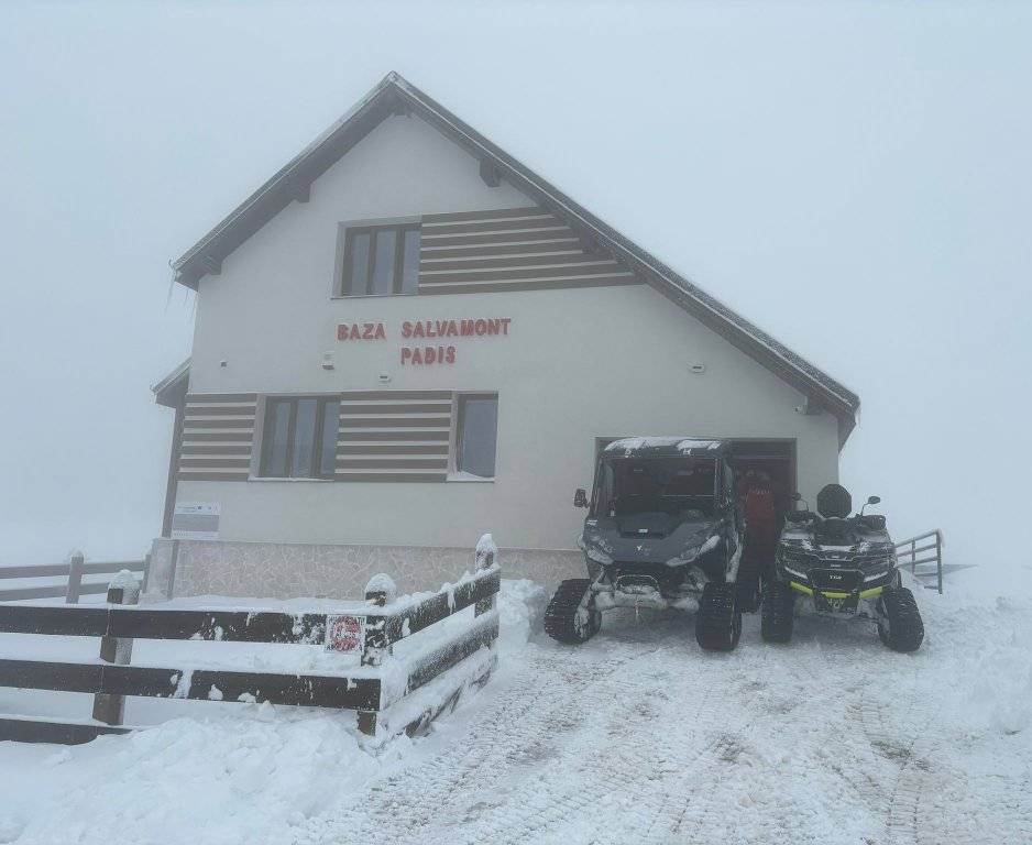 Patru turiști din Cluj, blocaţi în staţiunea Padiş după ce a nins toată ...
