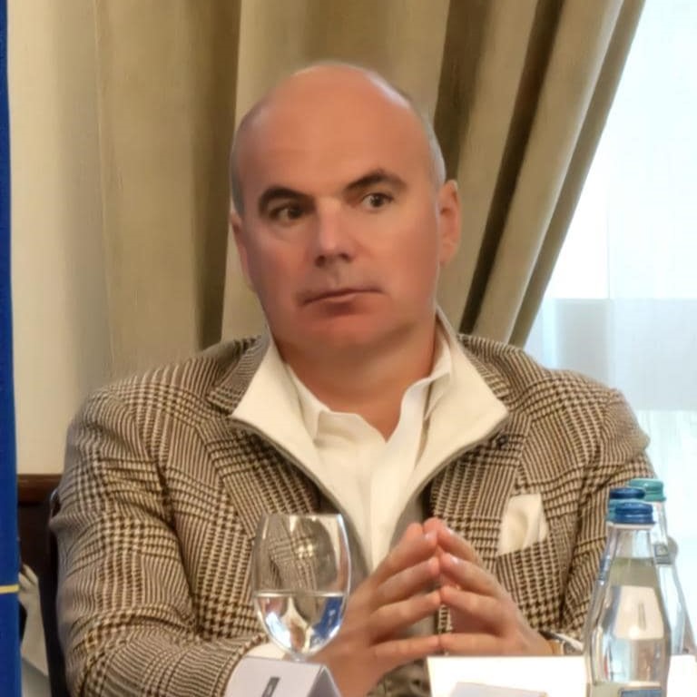 Rareș Bogdan, și la putere, și în opoziție, în același timp ...