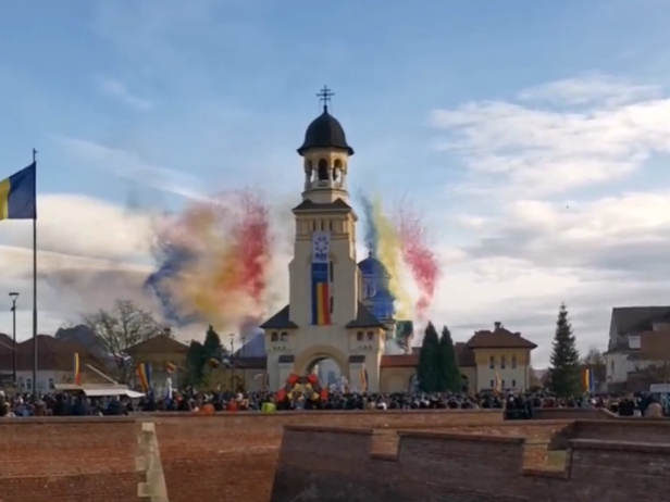 1 Decembrie: Mii de oameni la un spectaculos foc de artificii de zi, în Alba - VIDEO