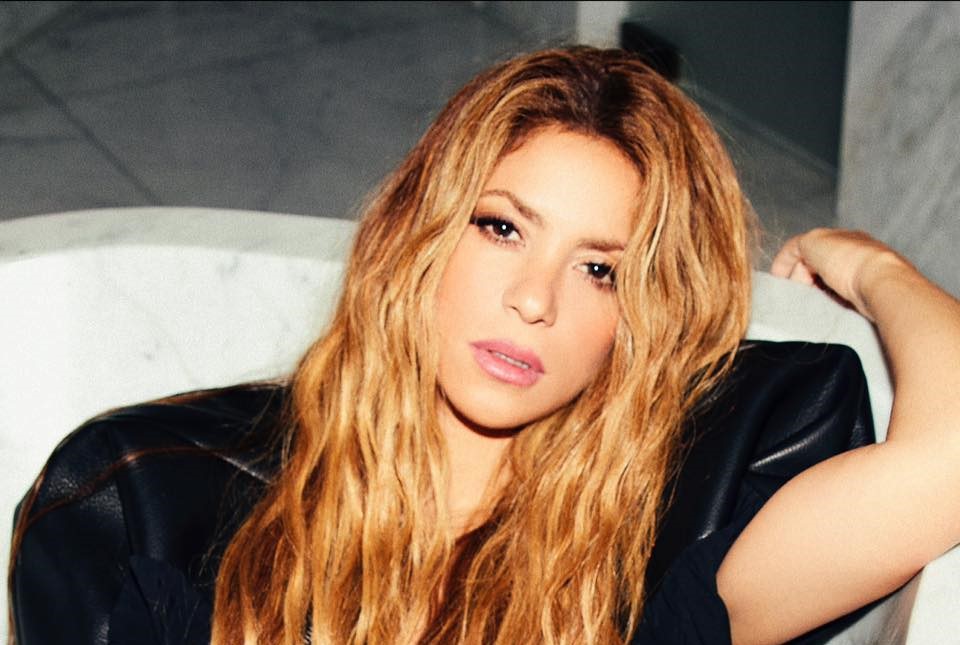 Shakira lansează un nou album după o pauză de 7 ani