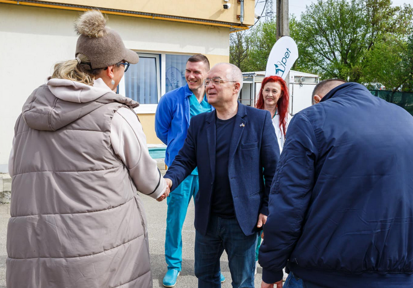 Emil Boc a participat la evenimentul pentru promovarea adopțiilor ...