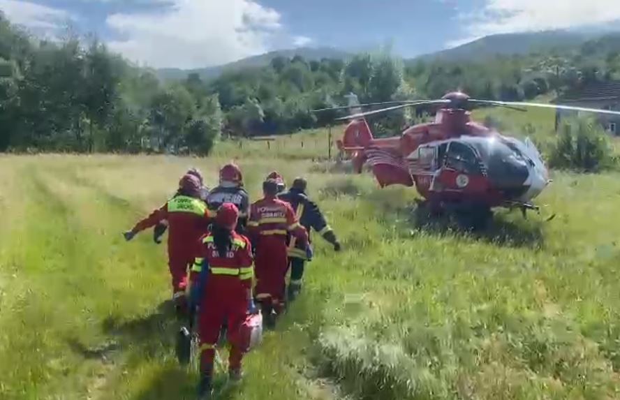 Victimă trasportată cu elicopterul SMURD la spital, în urma unui grav ...