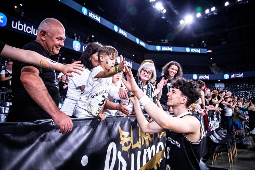 Continuă schimbările la U-BT Cluj. După 4 ani în „alb și negru”, David ...