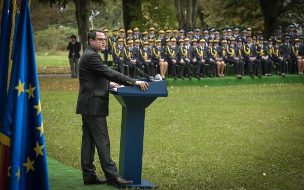 Fostul şef al SRI, Eduard Hellvig, s-a reîntors în PNL: „Simt că este ...