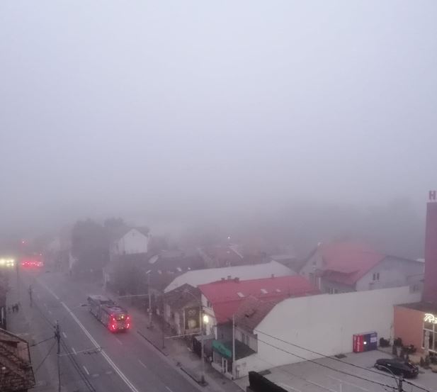 Vreme capricioasă, cu ploi și maxime de 8 grade. Clujul, sub Cod galben de ceață.