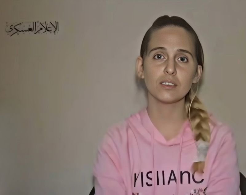 Unul dintre cei trei ostatici eliberați azi de Hamas din Gaza este ...