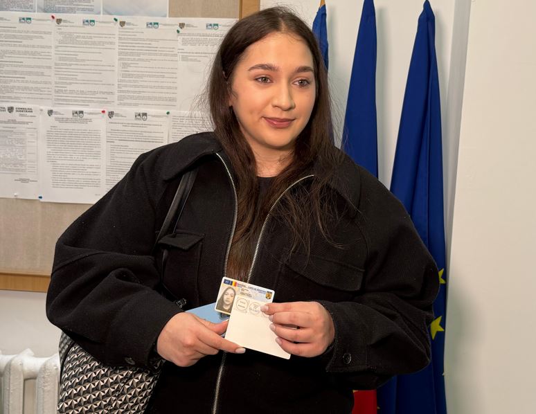 Primul buletin electronic din România, în versiune actualizată, a fost ...