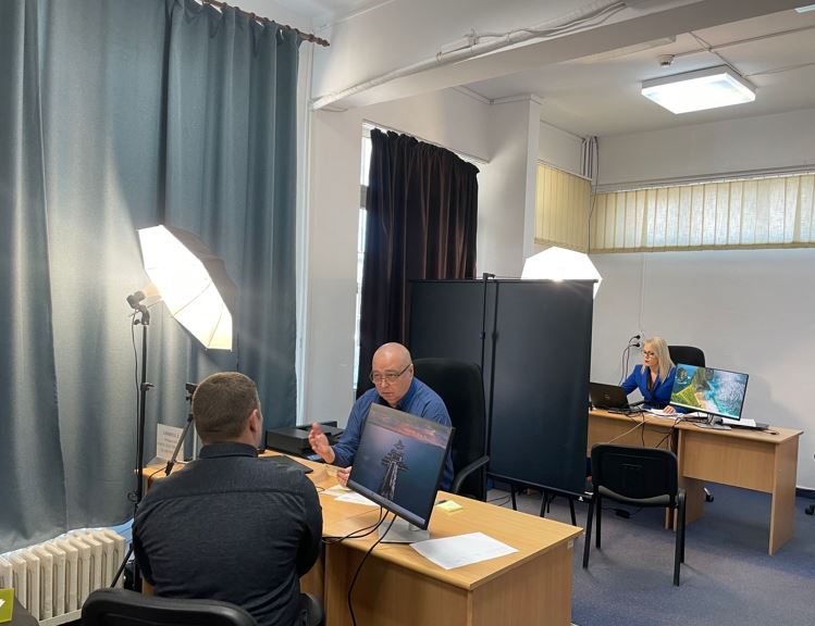 Peste 2.200 de cereri pentru eliberarea noilor cărți electronice de identitate, înregistrate, în ...