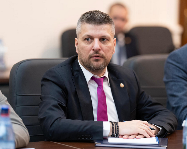 Sorin Moldovan, numit secretar de stat în MApN. Liberalul clujean preia ...