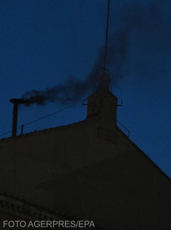 Fum negru la Vatican, noul Suveran Pontif nu a fost ales după primul ...