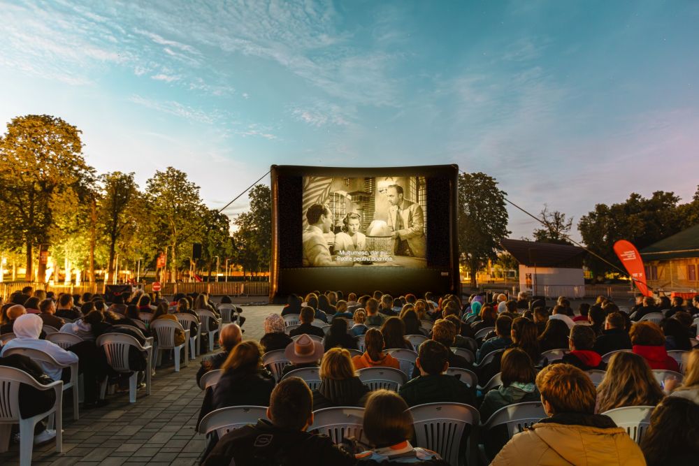 Cinema sub stele la Florești. TIFF aduce filme de top în cea mai mare comună din România.