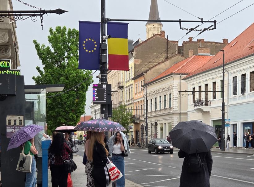 Vreme instabilă cu maxime de 30 de grade și ploi