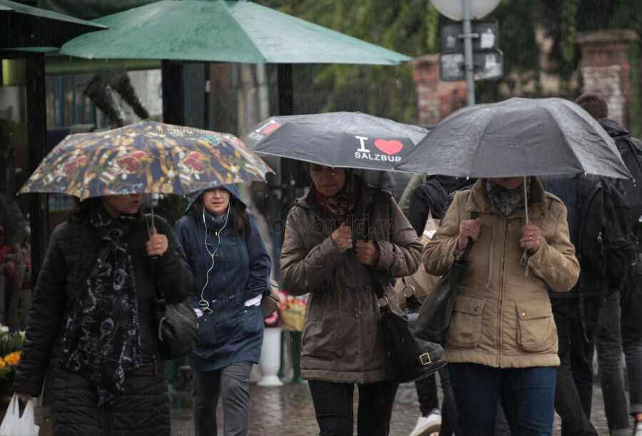 Ploaie și vreme rece la Cluj. Temperaturile nu vor trece de 14 grade