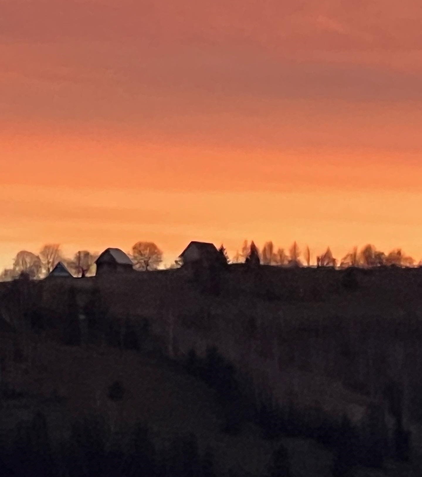 Apus spectaculos la Mărișel! Fotografii care îți taie respirația cu ...