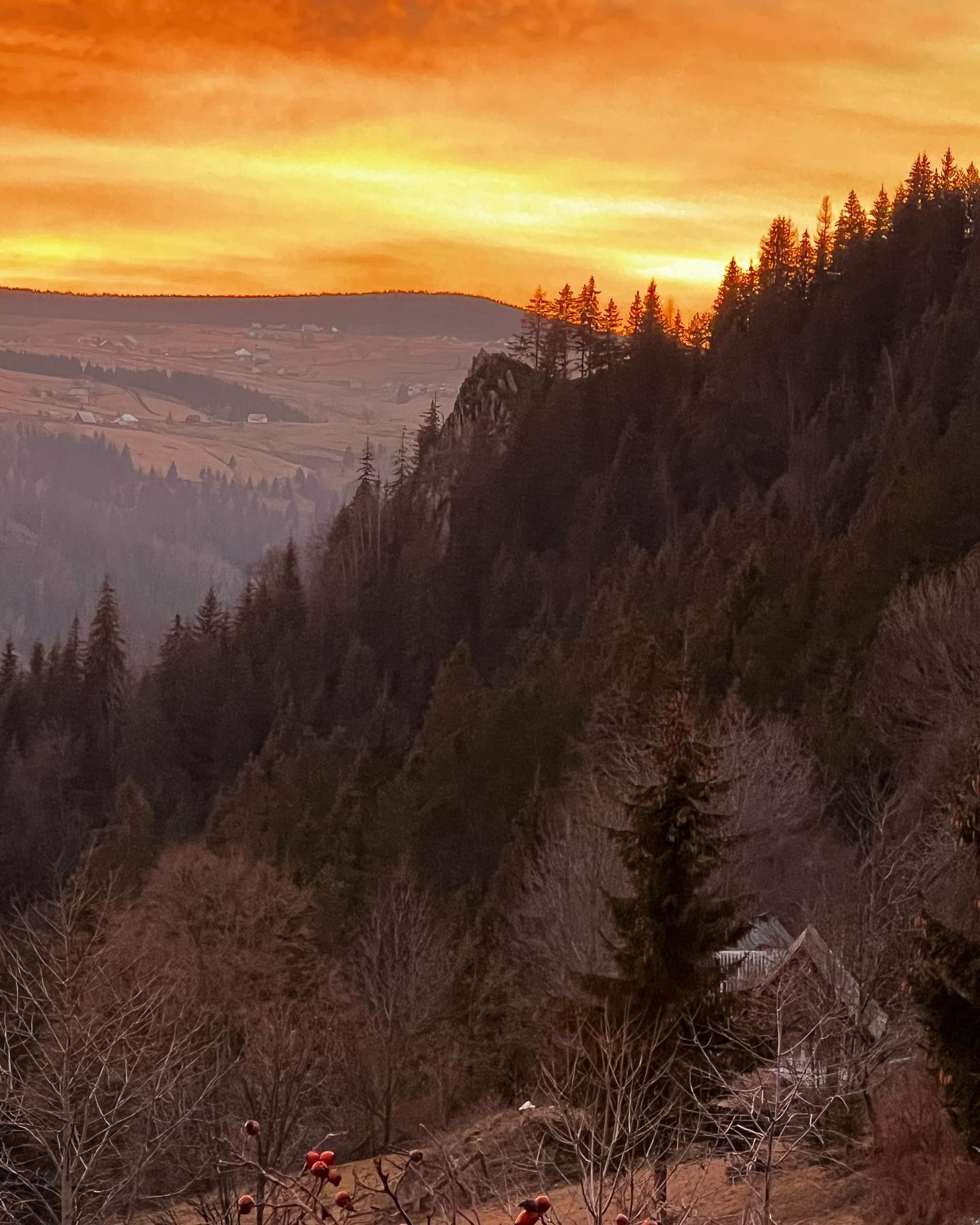 Apus spectaculos la Mărișel! Fotografii care îți taie respirația cu ...
