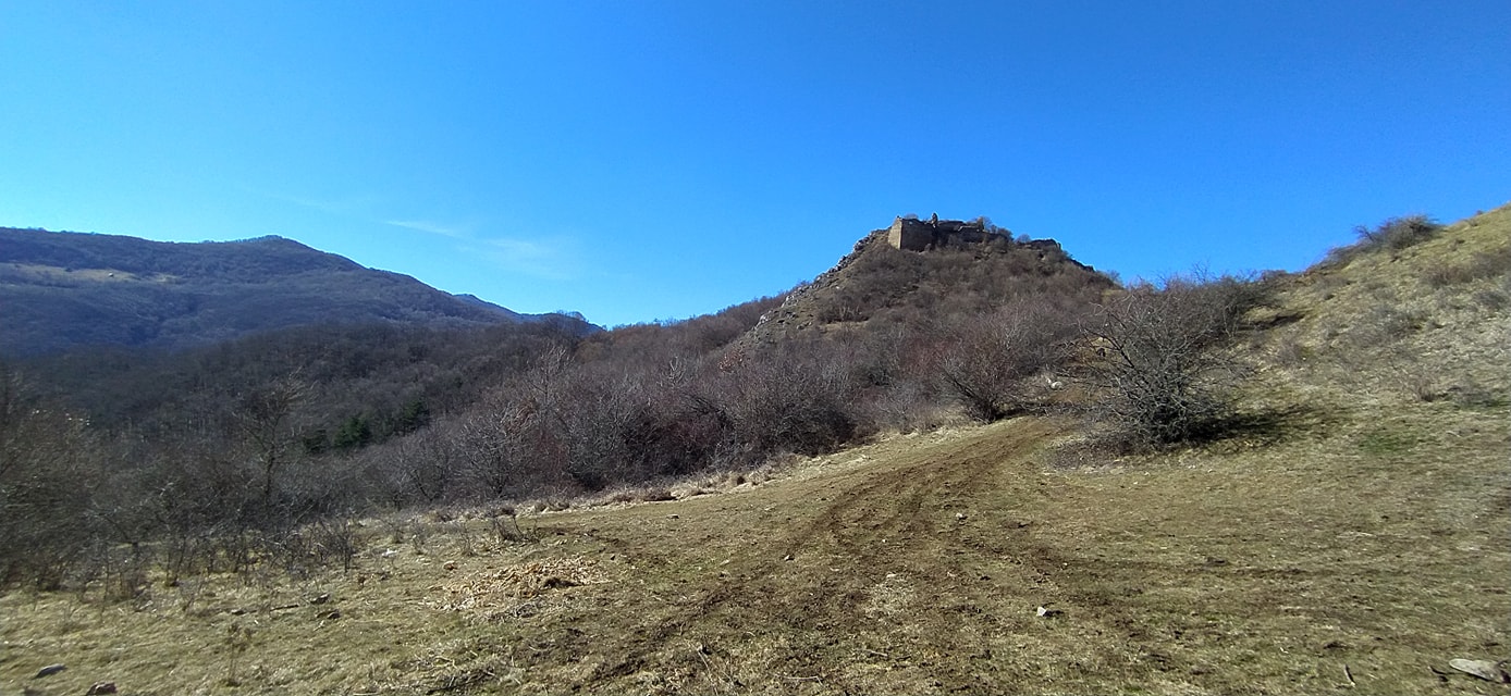 Cetatea Liteni, un loc încărcat de istorie și dominat de mister ...