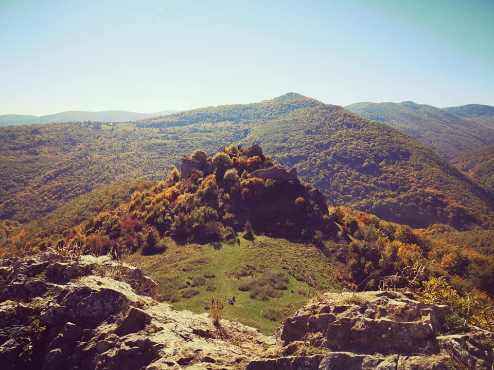 Cetatea Liteni, un loc încărcat de istorie și dominat de mister ...