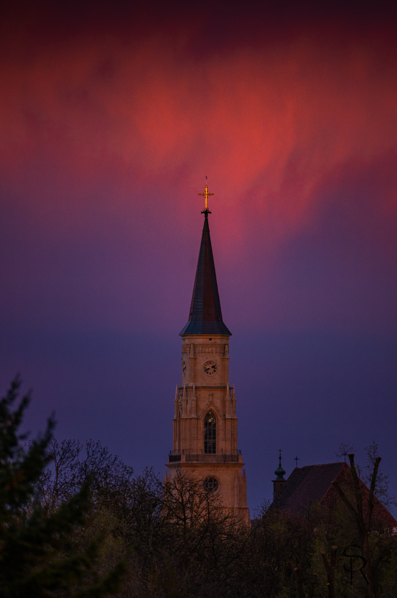 Apus impresionant în Cluj-Napoca. Cerul orașului, „pictat” cu nori roz ...