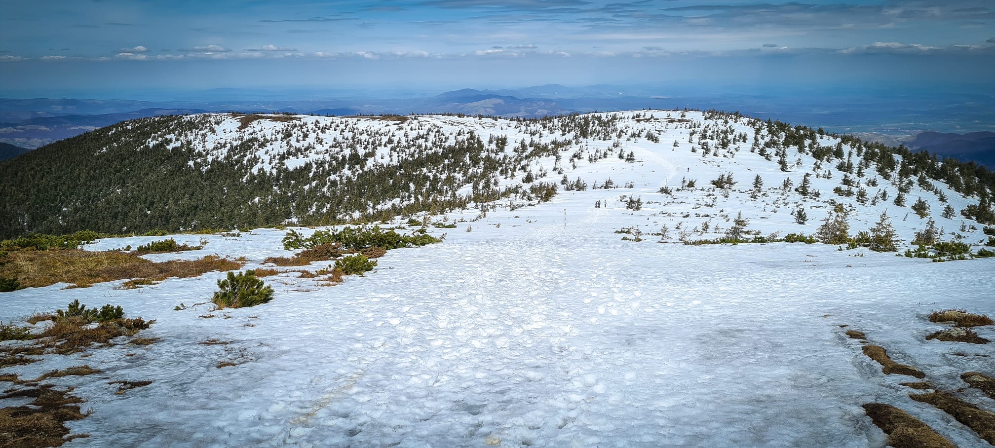 Masivul Vlădeasa, acoperit de zăpadă. „Pentru practicanții schiului de ...