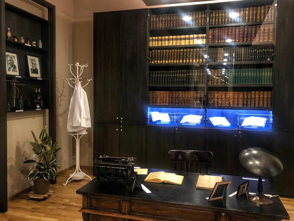 UMF a deschis Muzeul Școlii Medicale Clujene! Aici găsim biroul ...