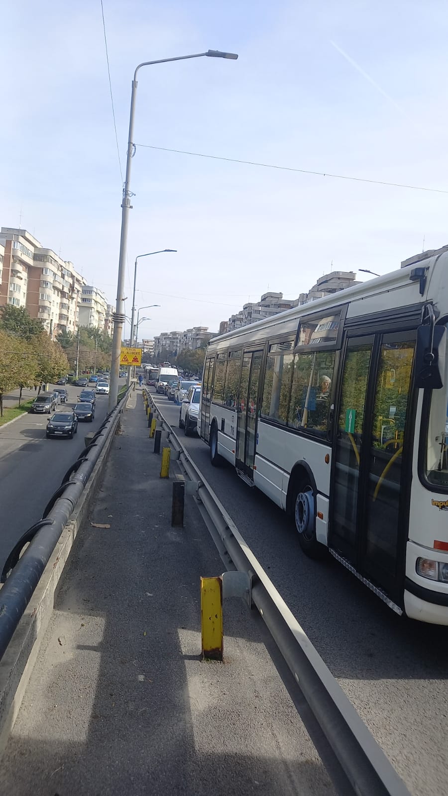 Trafic INFERNAL pe Calea Florești! Călătorii au coborât din autobuze, mașinile circulă greu. FOTO