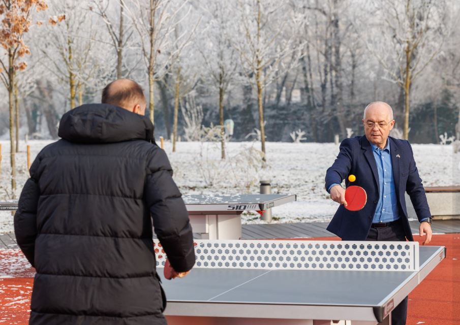 Zeci de spații de tenis de masă, amenajate în școlile și parcurile din ...