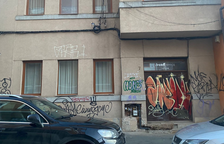 Estetica urbană a „urâtului” și clădirile acoperite de graffiti din ...