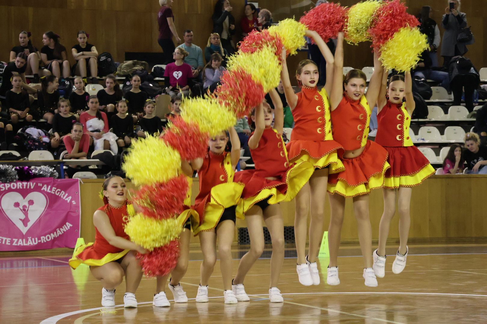 Majoretele Eclipse de la Cluj, rezultate uimitoare la Campionatul ...