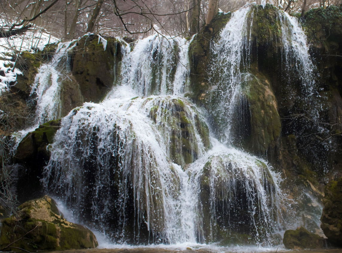 Greu de crezut că acest loc este în România! Cascadele dintr-un parc ...